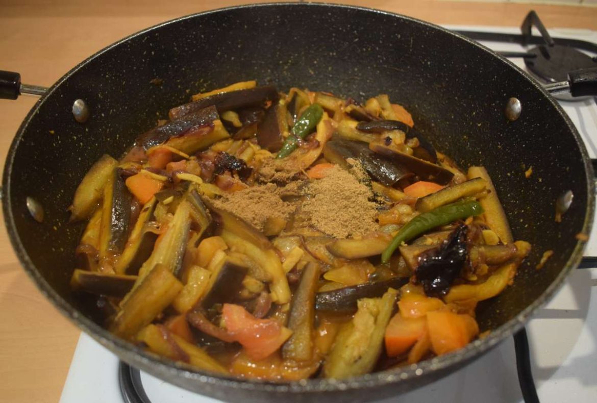 Begun diye macher matha | Macher matha diye recipe | Fish head recipes ...