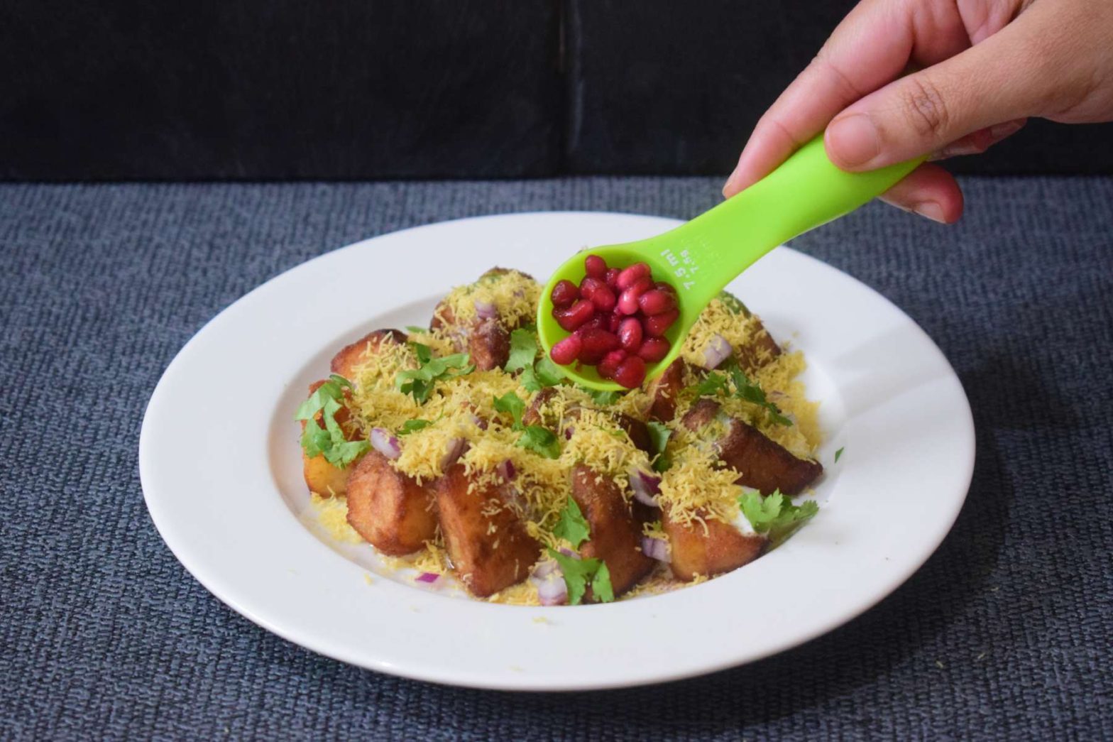 Aloo dahi chaat recipe | Dahi aloo chaat recipe | Potato chaat - Rumki ...