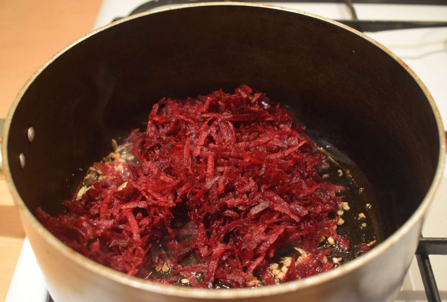 Beetroot paratha recipe | Beetroot roti | How to make beetroot paratha ...