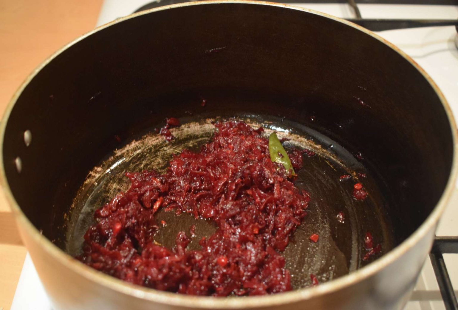 Beetroot paratha recipe | Beetroot roti | How to make beetroot paratha ...