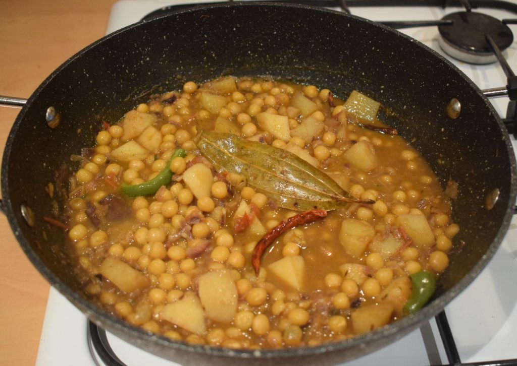 Ghugni recipe | Ghugni recipe Bengali | How to make ghugni | Matar ...