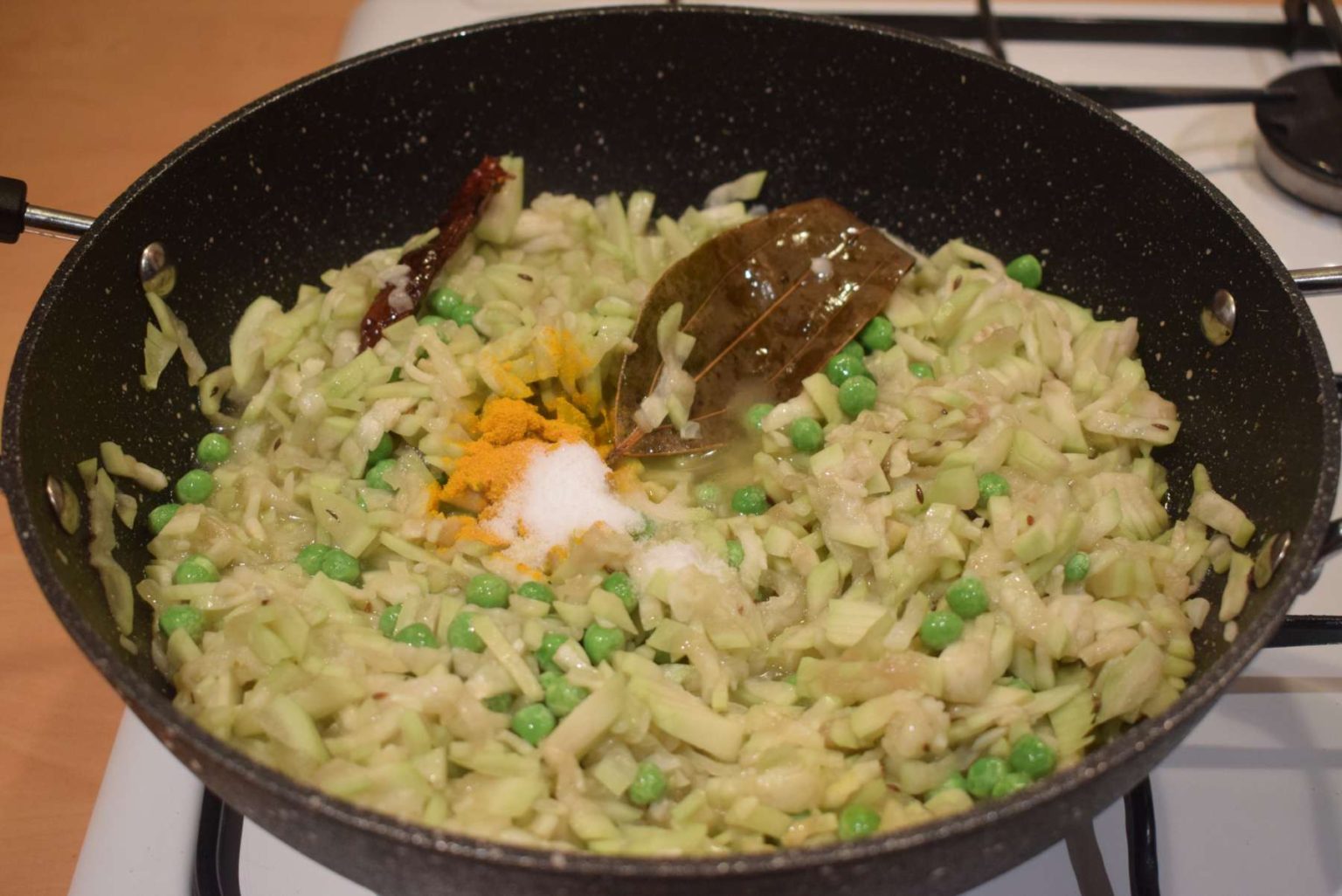 Lau ghonto recipe | Lau ghonto recipe bengali | Lau er ghonto | Bori ...