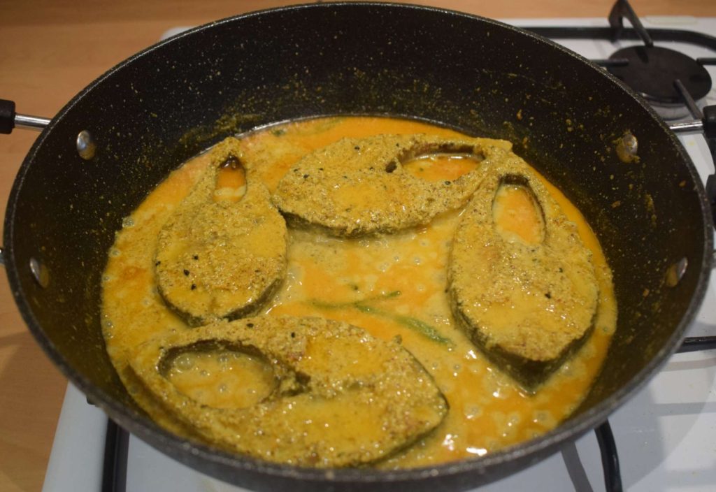 Shorshe ilish | Ilish shorshe recipe | Shorshe ilish bengali recipe ...