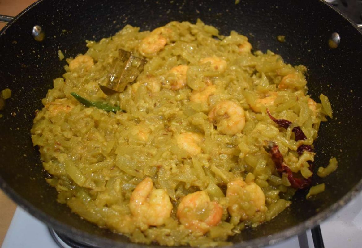Lau chingri | Lau chingri recipe bengali | How to make lau chingri ...