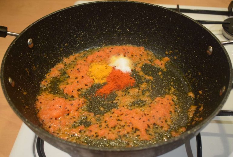 Shorshe maach | Fish curry with mustard paste | Rui shorshe | Shorshe ...