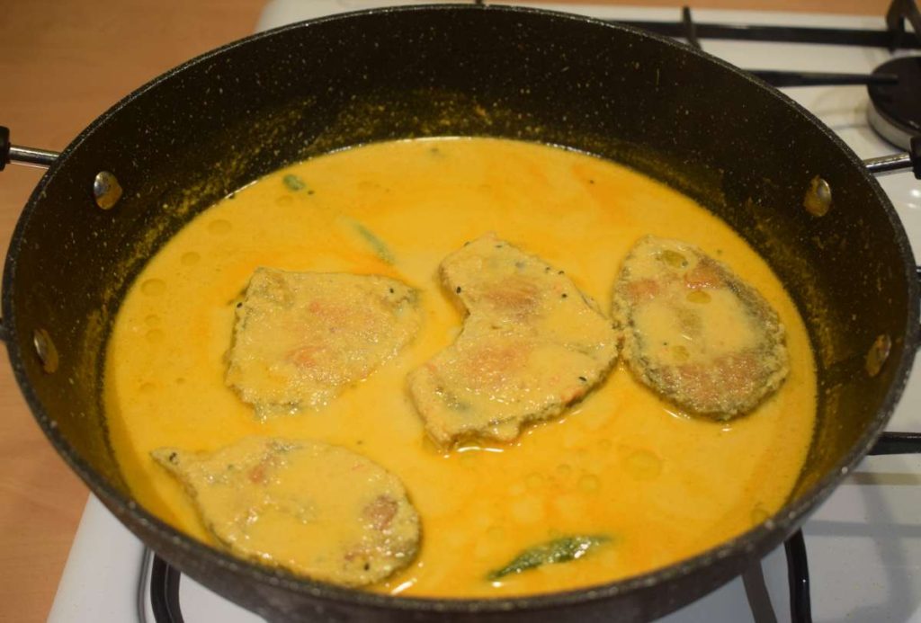 Shorshe maach | Fish curry with mustard paste | Rui shorshe | Shorshe ...