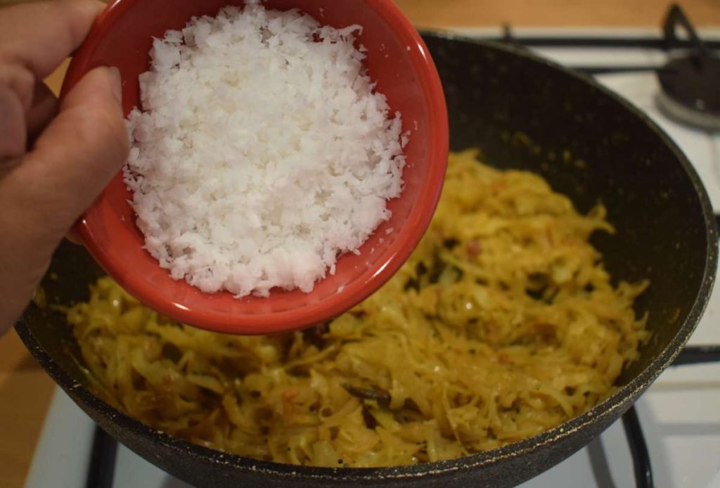 Cabbage poriyal recipe | Cabbage palya | How to make cabbage poriyal ...