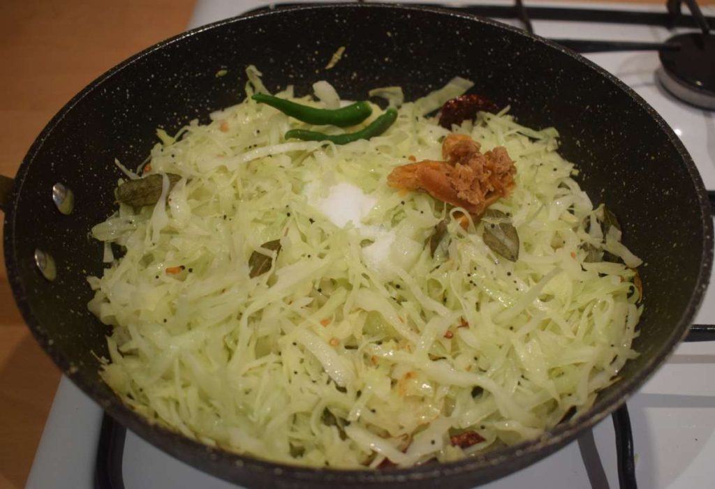 Cabbage poriyal recipe | Cabbage palya | How to make cabbage poriyal ...