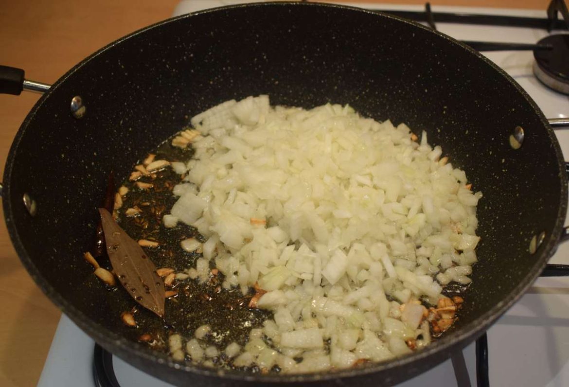 Chole palak recipe | Chana palak | Chickpea and spinach curry - Rumki's ...