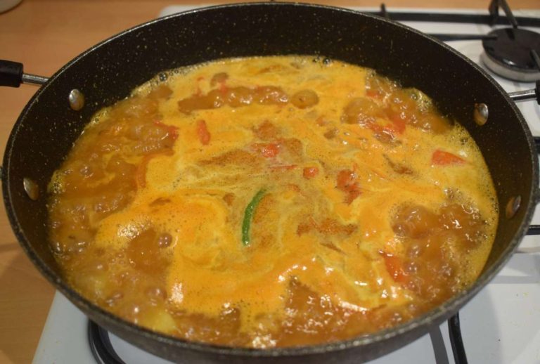 Aar macher jhol | Aar macher recipe | Bengali macher jhol recipe ...