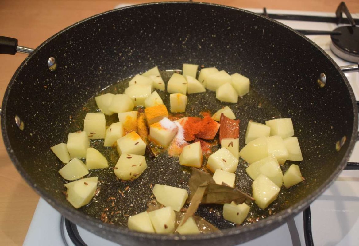 Niramish ghugni | Niramish ghugni recipe Bengali | Ghugni bengali ...