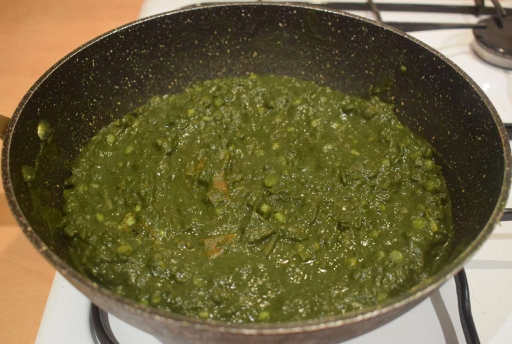 Palak matar recipe | Palak matar ki sabji | How to make palak matar ...