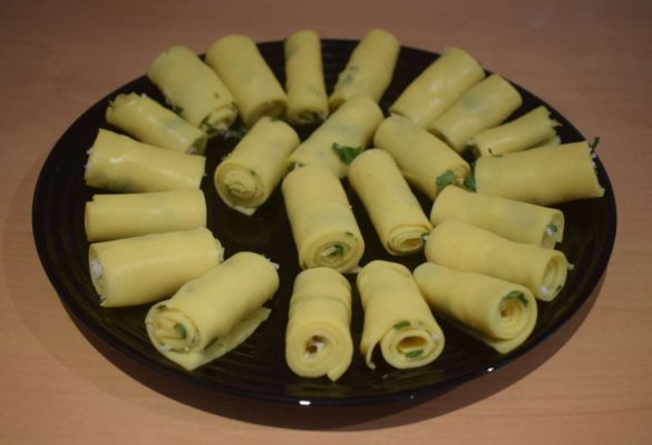 Khandvi recipe| Khandvi Gujarati recipe | How to make Khandvi - Rumki's ...