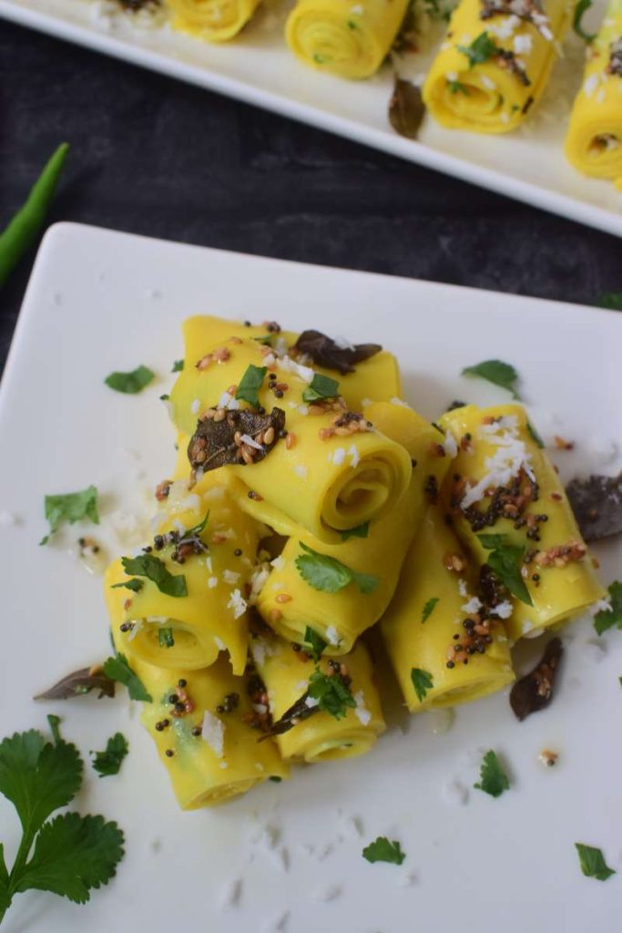Khandvi recipe| Khandvi Gujarati recipe | How to make Khandvi - Rumki's ...