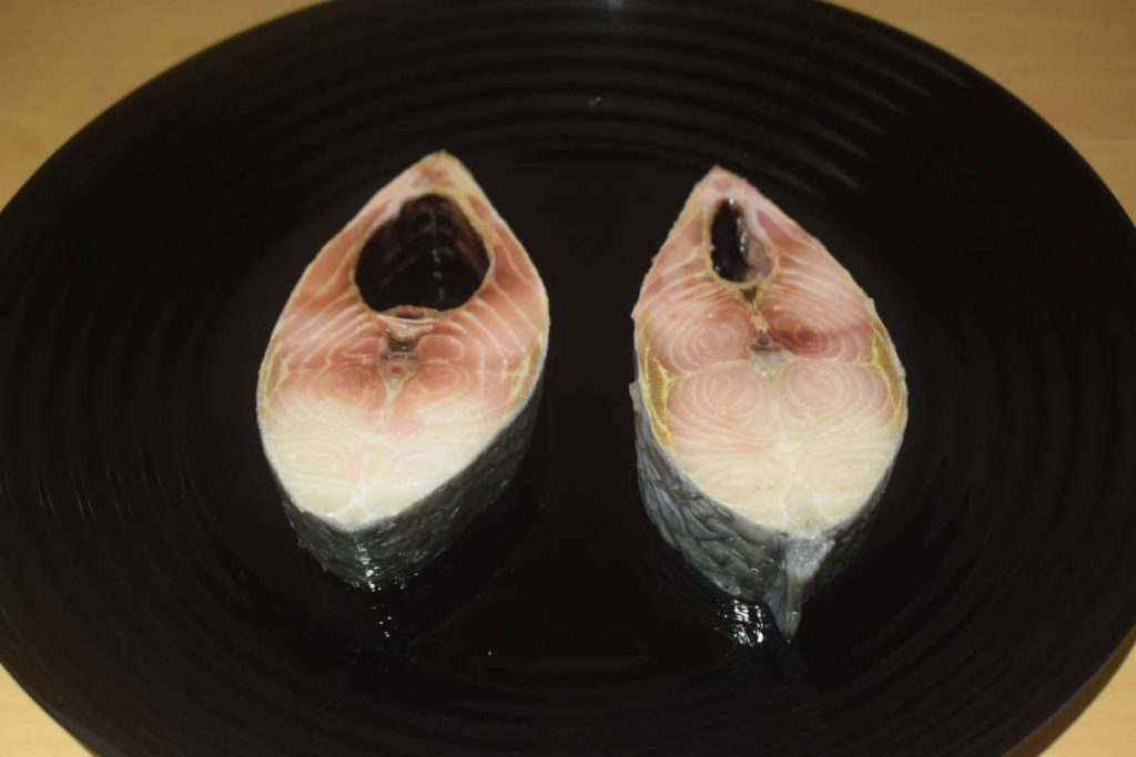 Ilish mach bhaja | Hilsa fish fry - Rumki's Golden Spoon