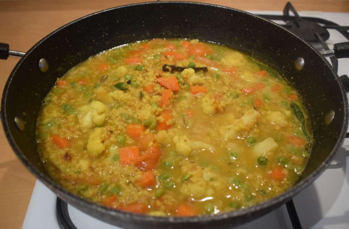 Bhaja moong dal | Bengali moong dal recipe | Bhaja muger dal - Rumki's ...