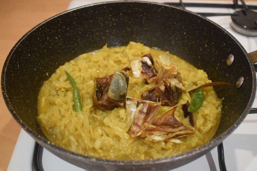 Ilish macher matha diye lau ghonto | Macher matha diye lau ghonto ...