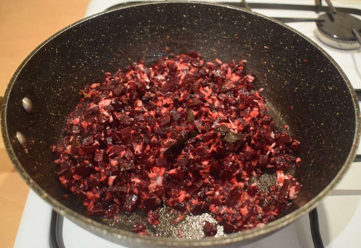 Beetroot poriyal | Beetroot palya | How to make beetroot poriyal ...