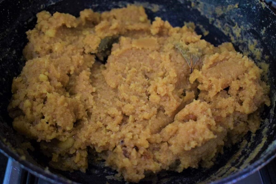 Nolen gur diye suji | Bengali suji recipe | Nolen gur recipes - Rumki's ...