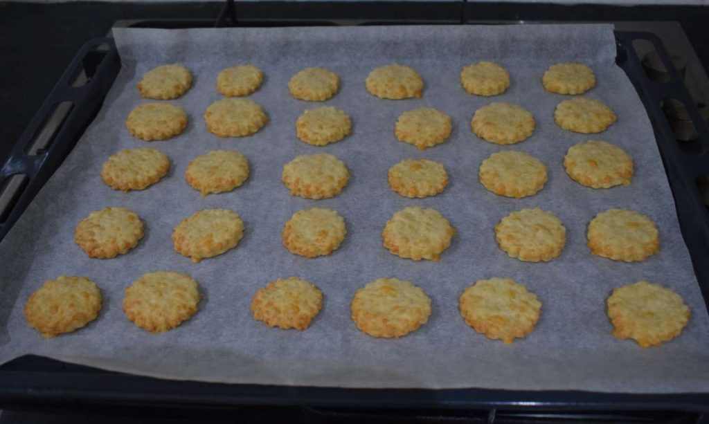 Cheese savoury biscuits | Recipe for savoury cheese biscuits - Rumki's ...