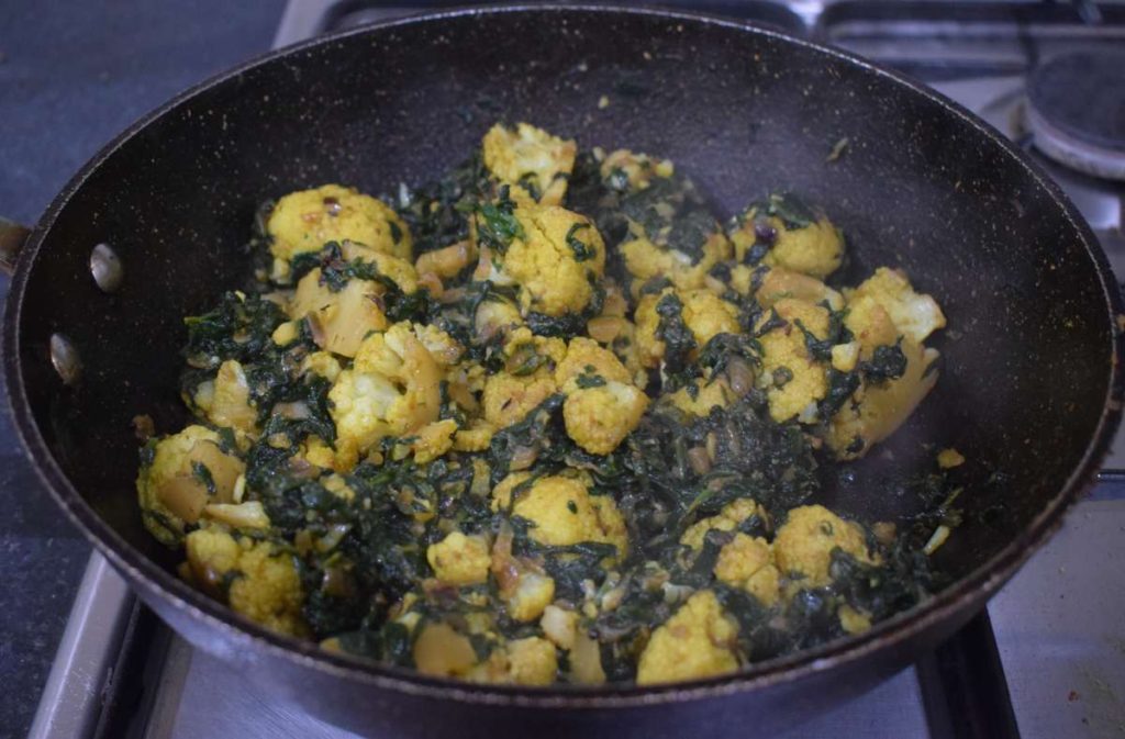Gobi palak | Palak gobi | Gobi saag - Rumki's Golden Spoon