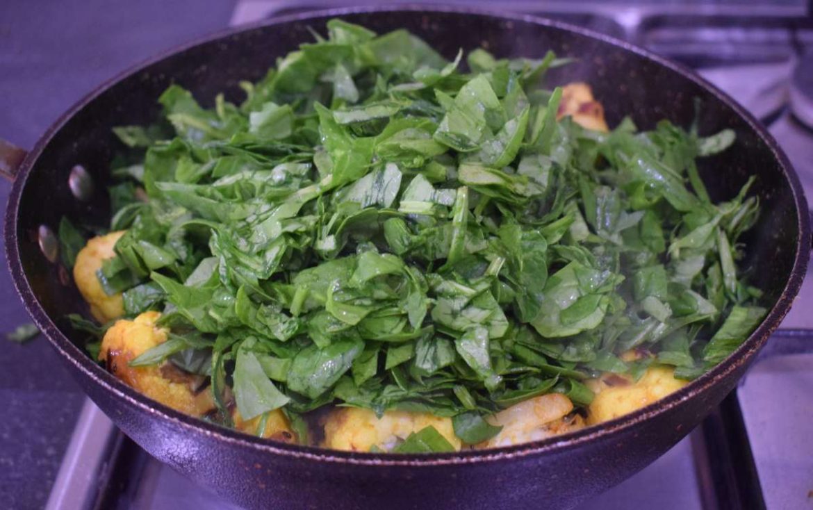 Gobi palak | Palak gobi | Gobi saag - Rumki's Golden Spoon