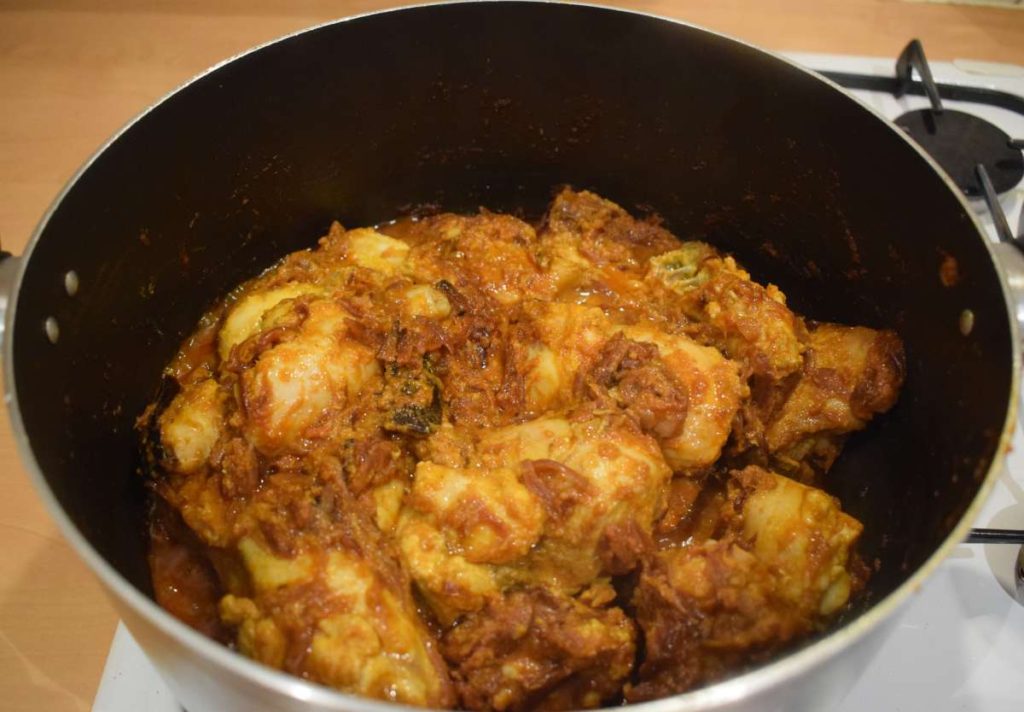 Murgir jhol | Robibarer murgir jhol | Murgir lal jhol - Rumki's Golden ...