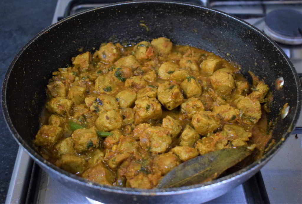 Meal maker curry | Soya chunks curry recipe| Soya chunks recipe Indian ...
