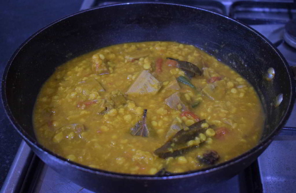 Echor diye cholar dal | Cholar dal er recipe - Rumki's Golden Spoon