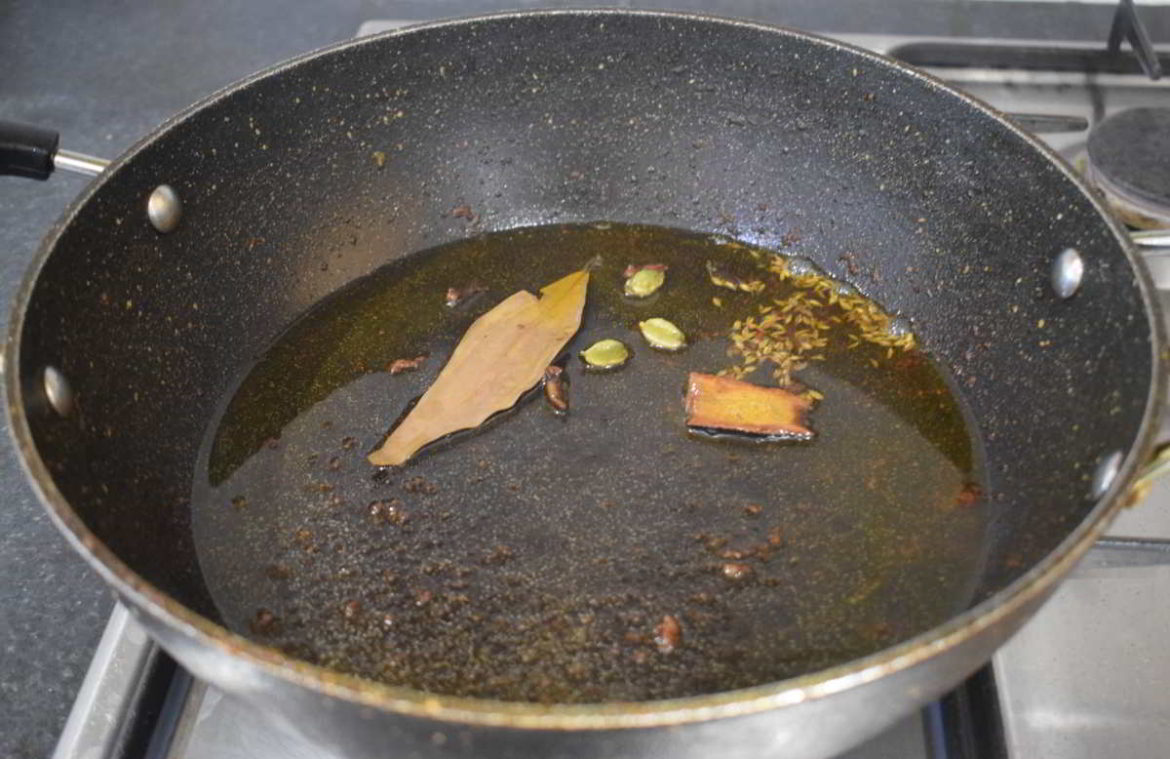 Chingri macher jhol | Bengali prawn curry | Chingri macher dalna ...