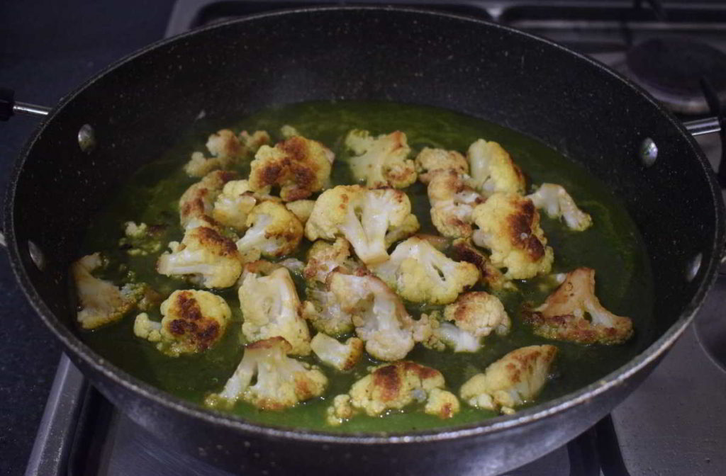 Hariyali Gobi | Gobi palak gravy | Hariyali gravy - Rumki's Golden Spoon
