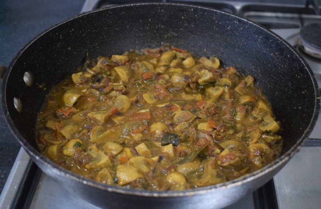Mushroom sukka recipe | Mushroom chukka | Mushroom dry masala - Rumki's ...
