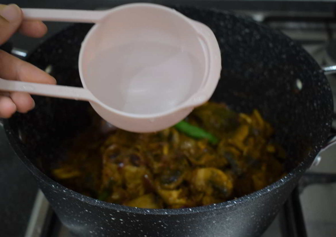 Mushroom do pyaza recipe | How to make mushroom do pyaza - Rumki's ...