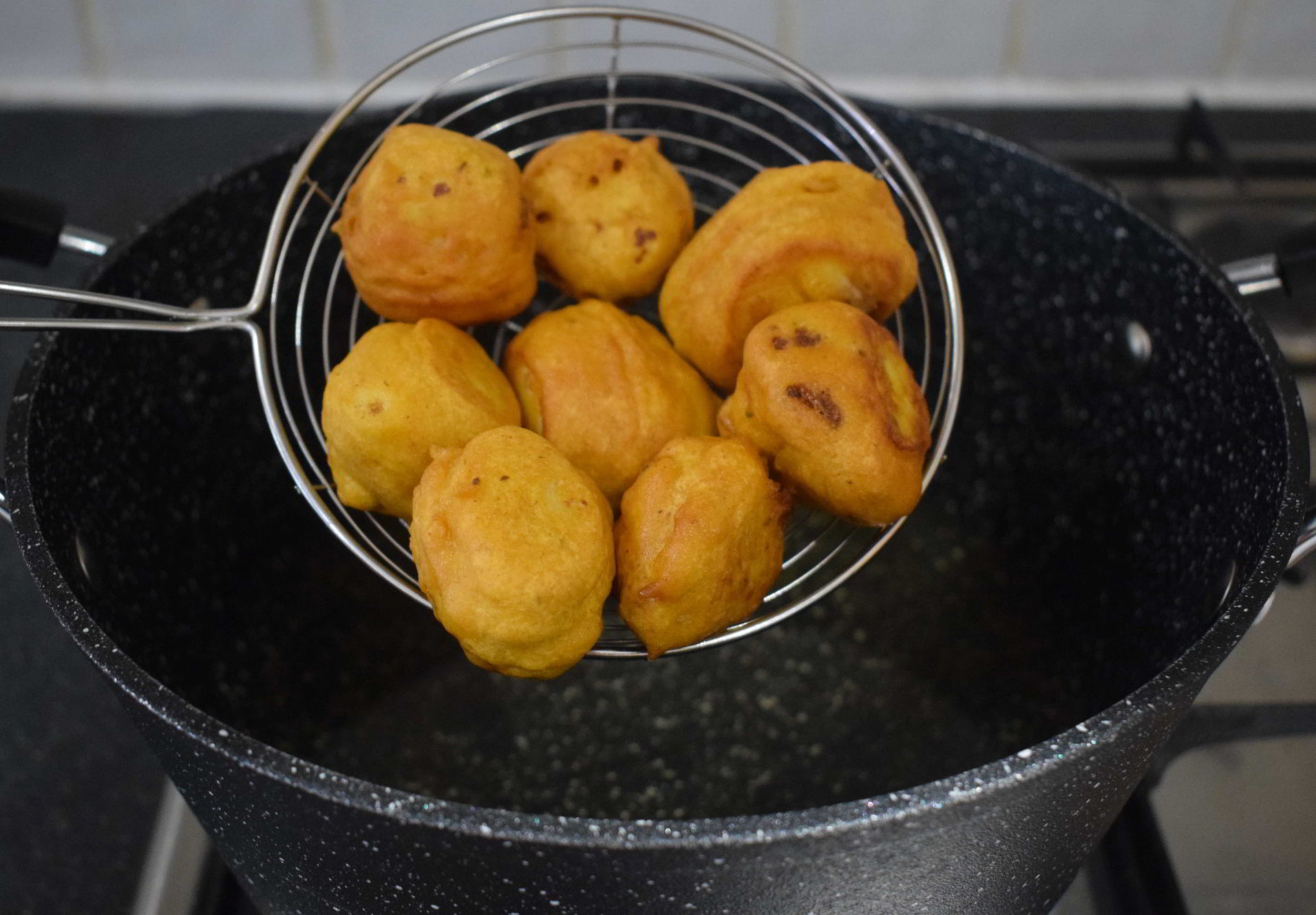 Gobi pakora recipe | Gobi ke pakode | How to make cauliflower pakoda ...
