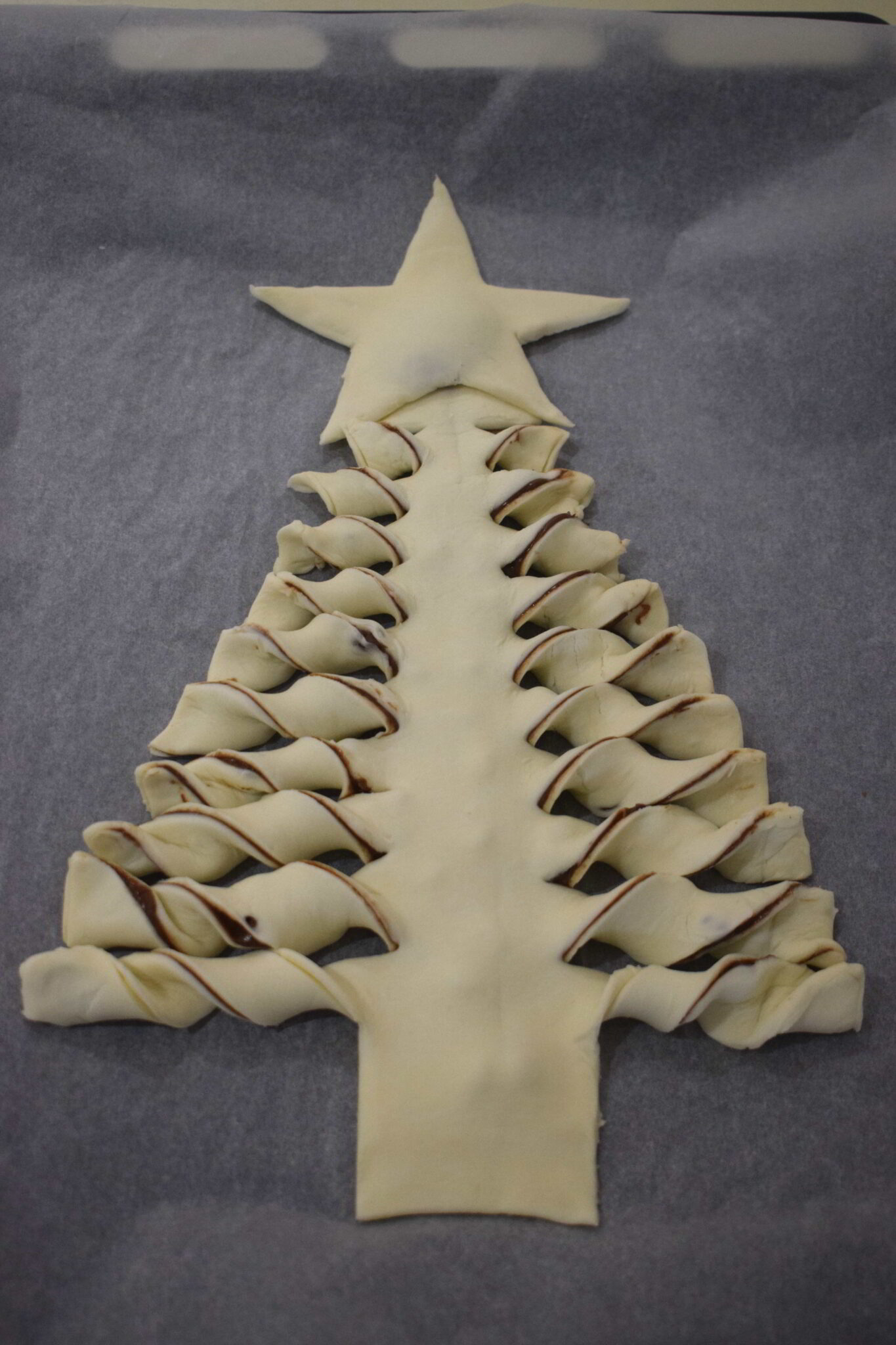 Nutella Christmas Tree with puff pastry | Christmas puff pastry recipe ...