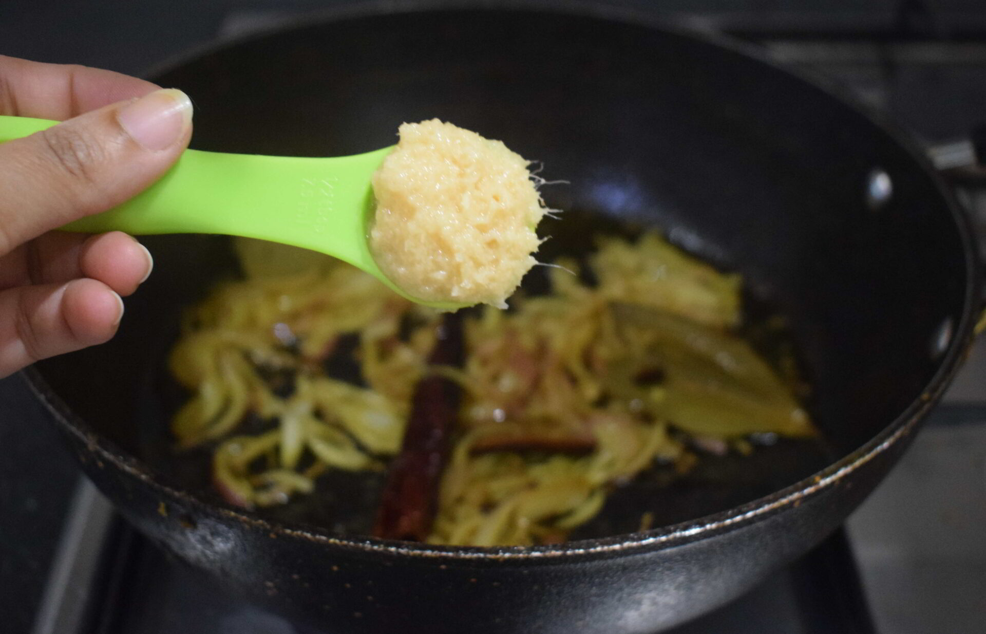 Chingri mach diye bandhakopi | Bandhakopi Chingrir ghonto | Cabbage ...