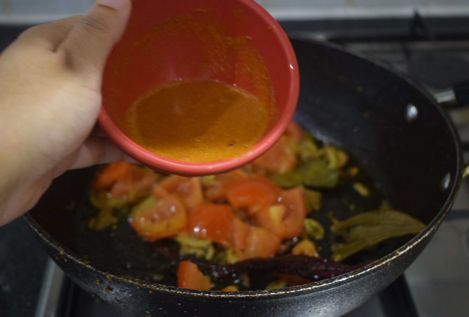 Chingri mach diye bandhakopi | Bandhakopi Chingrir ghonto | Cabbage ...