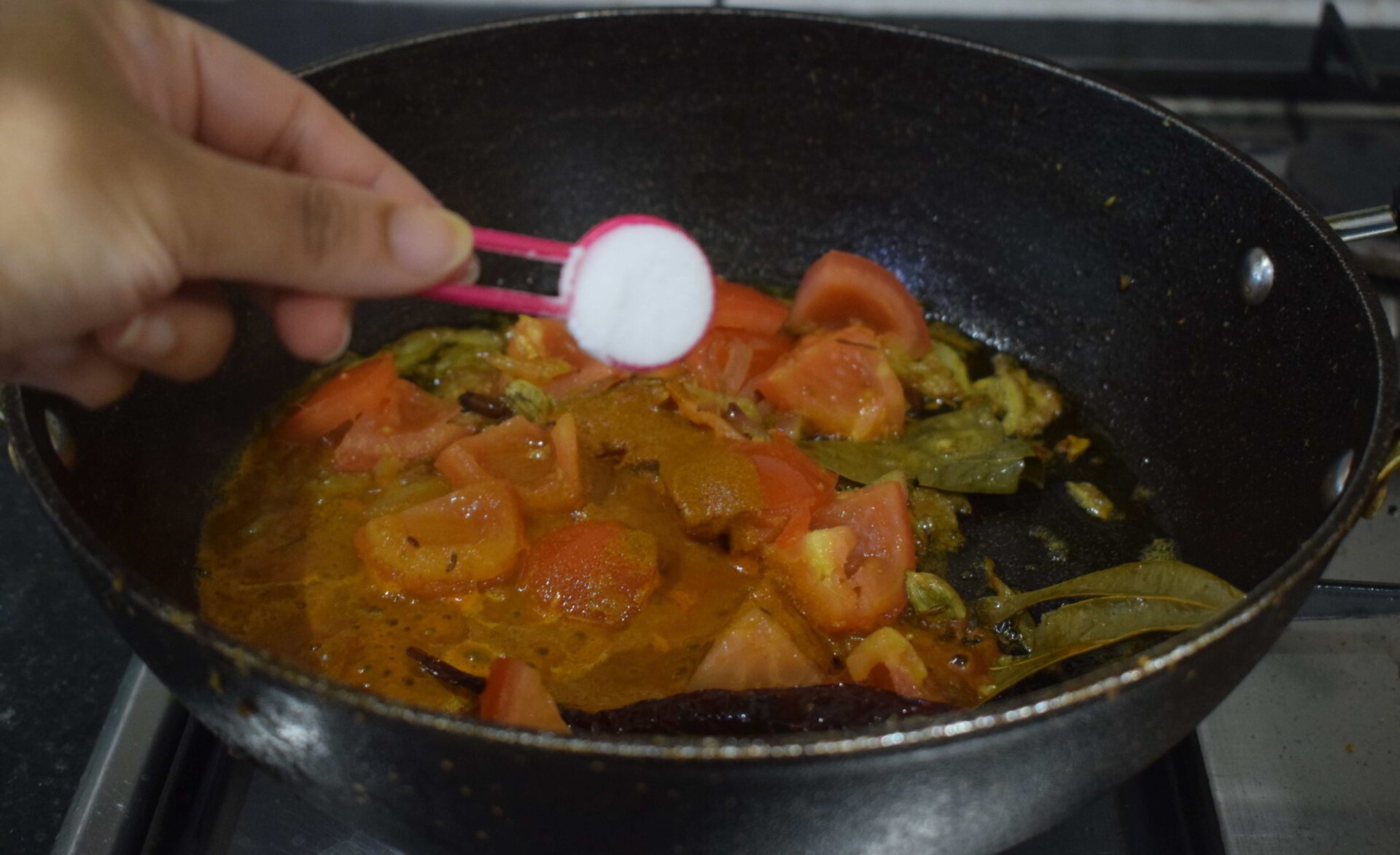 Chingri mach diye bandhakopi | Bandhakopi Chingrir ghonto | Cabbage ...