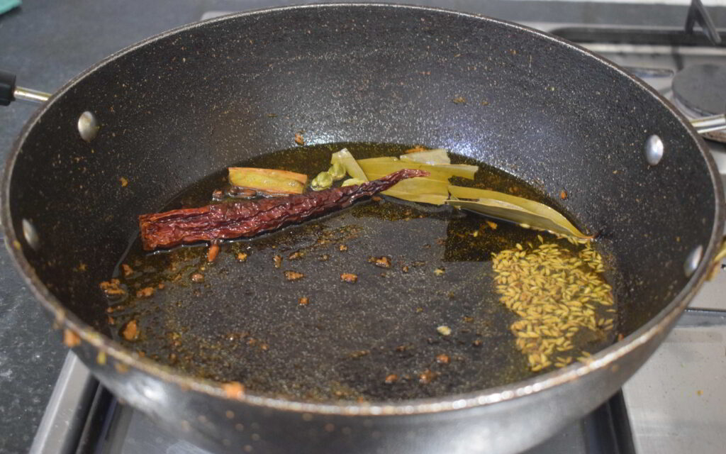 Chingri mach diye bandhakopi | Bandhakopi Chingrir ghonto | Cabbage ...