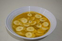 Kacha kola bhaja | Crispy kacha kolar chips | Kacha kola recipe - Rumki ...