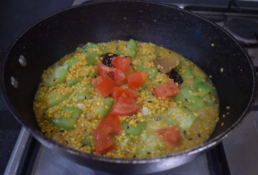 Moong dal diye jhinge ghonto | Jhinge ghonto | Bengali veg recipe ...