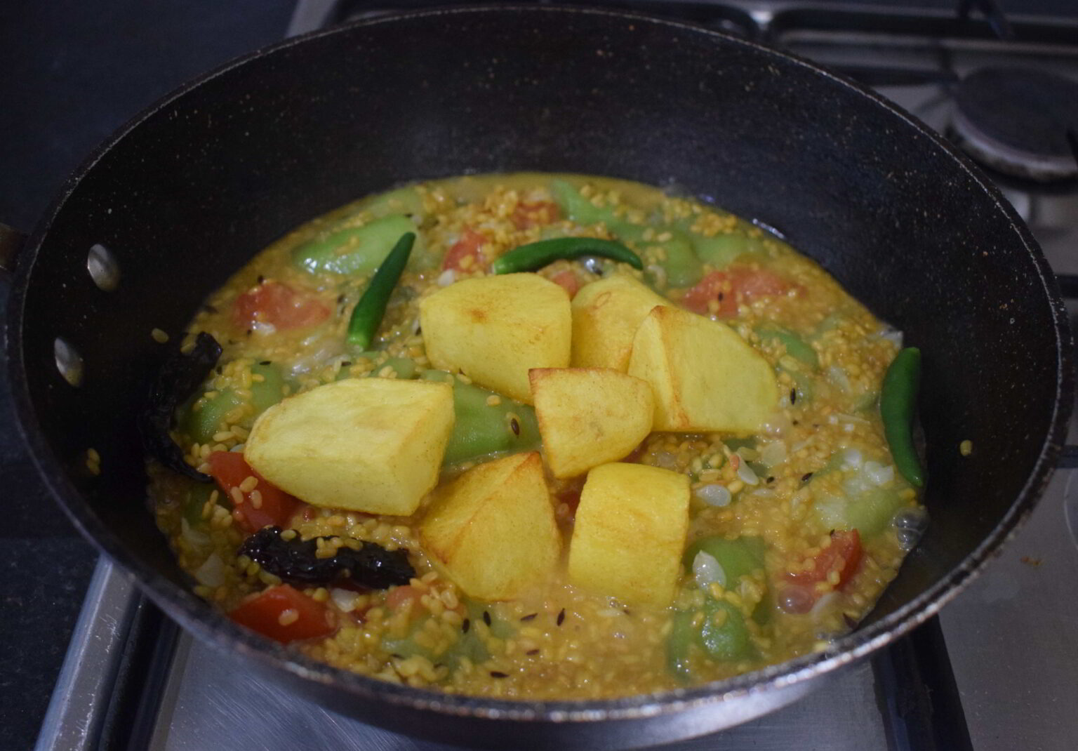 Moong dal diye jhinge ghonto | Jhinge ghonto | Bengali veg recipe - Rumki's Golden Spoon