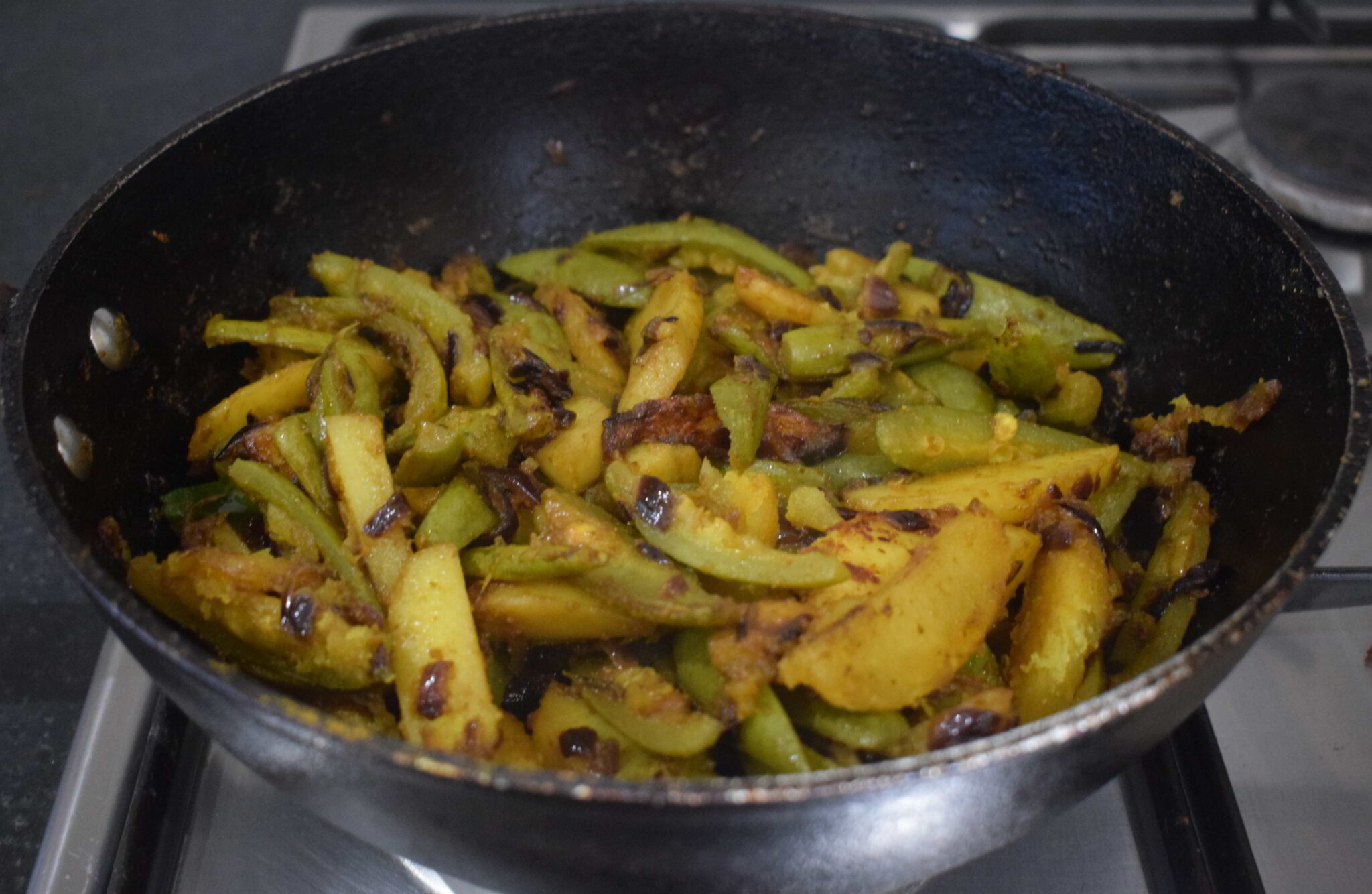 Aloo parwal ki bhujia | Aloo parwal dry sabji | Aloo parwal recipe ...