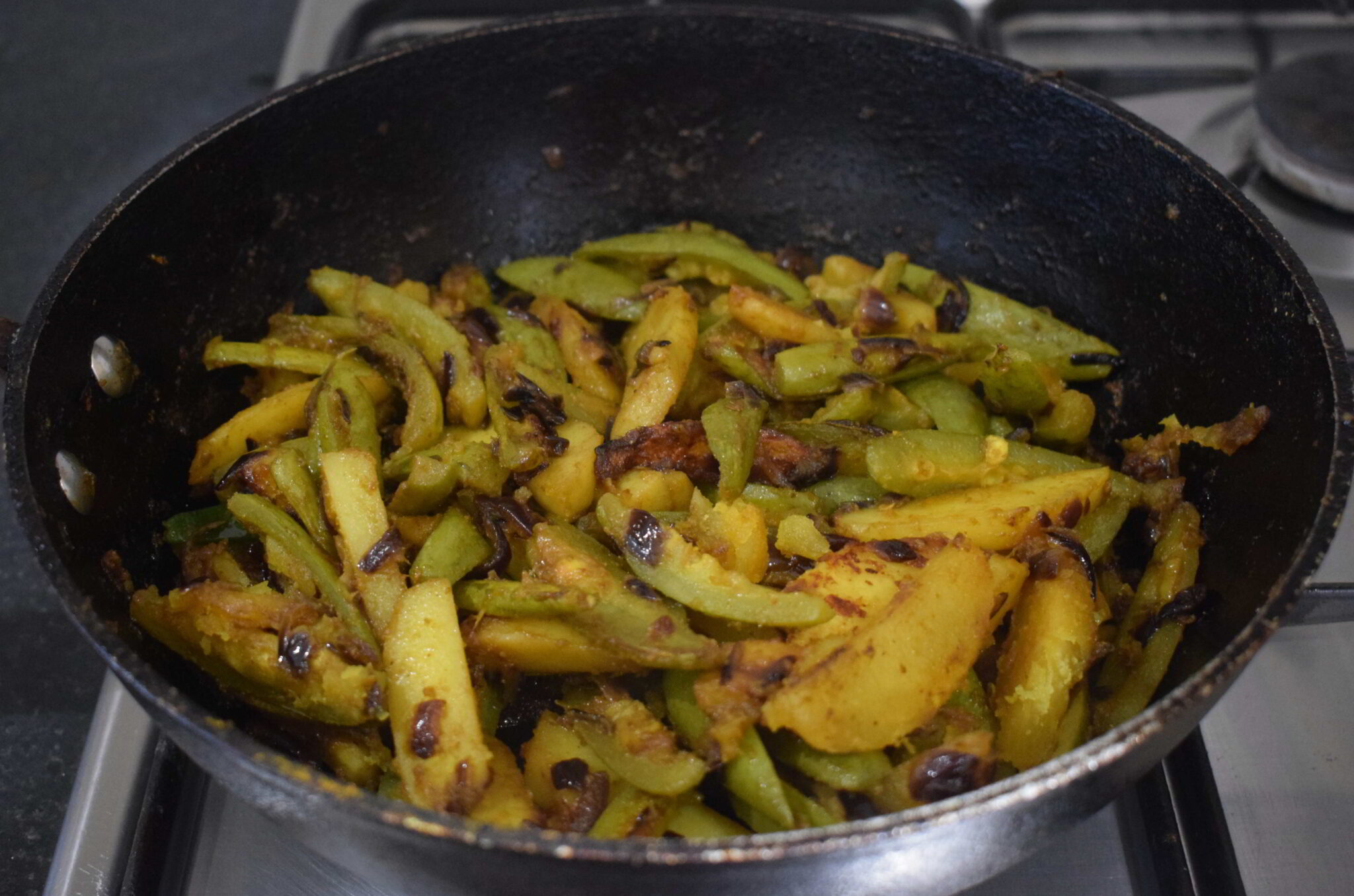 Aloo parwal ki bhujia | Aloo parwal dry sabji | Aloo parwal recipe ...