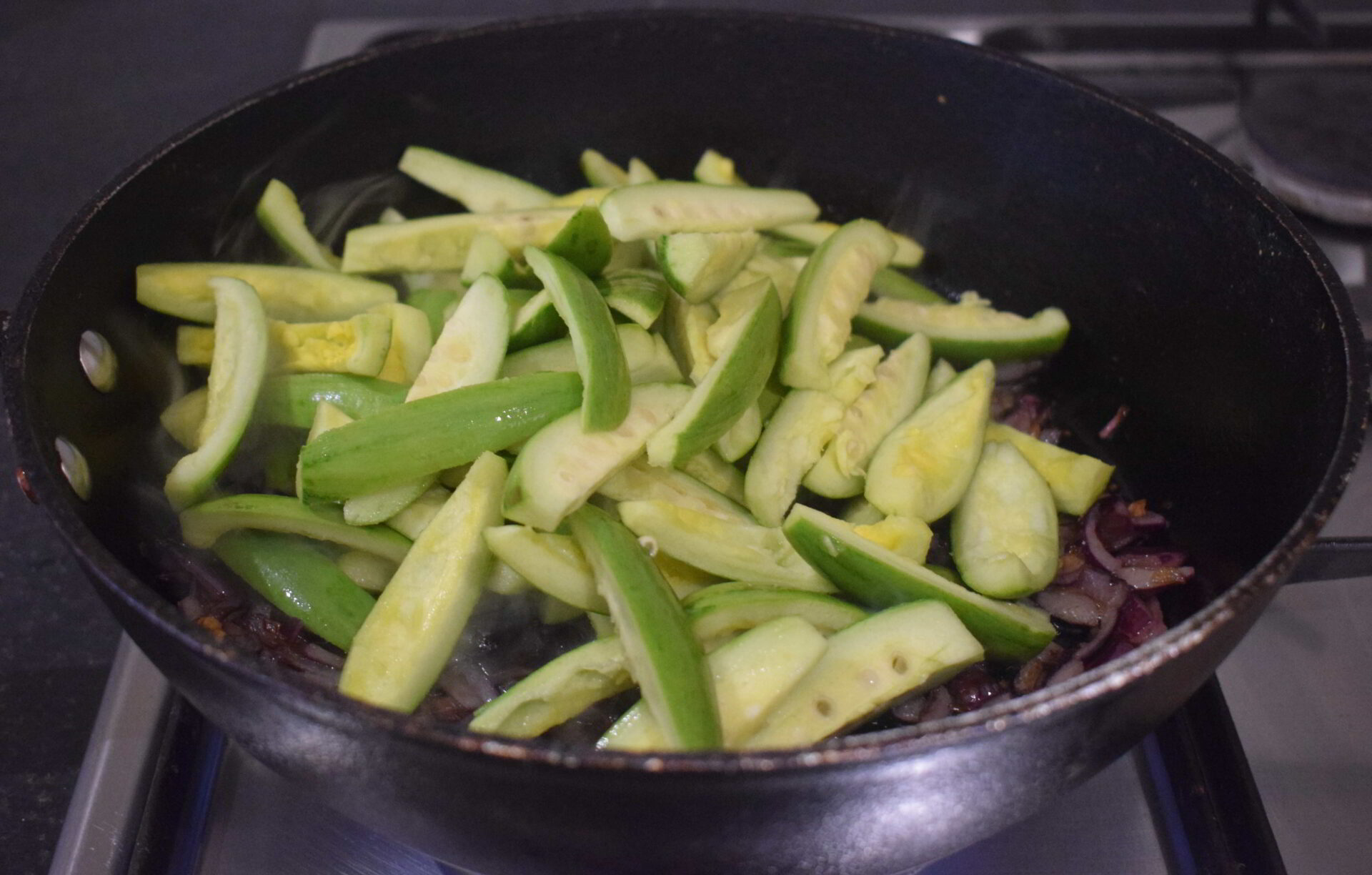 Aloo parwal ki bhujia | Aloo parwal dry sabji | Aloo parwal recipe ...